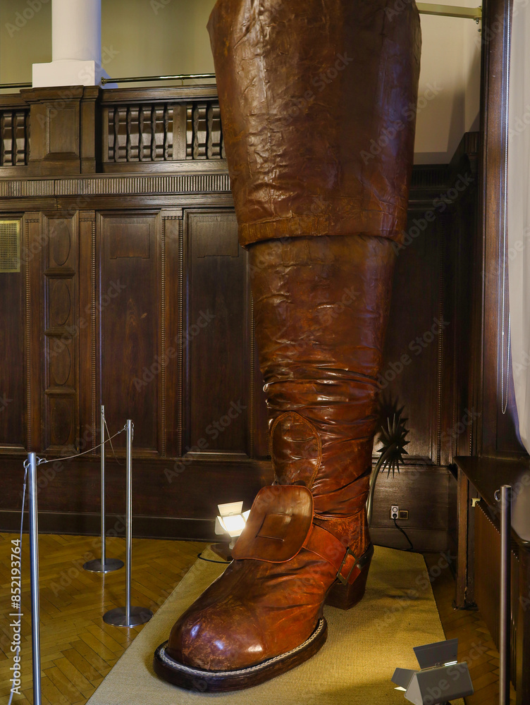 ehemals größter Stiefel der Welt im Rathaus Döbeln am 31. Mai 2024 ...
