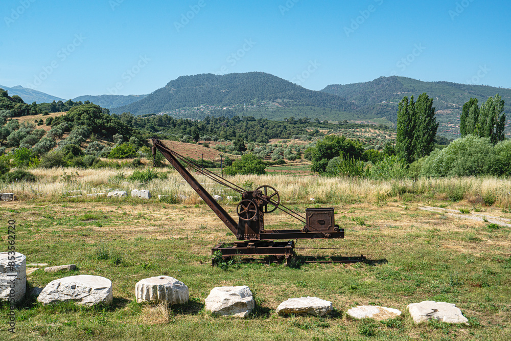 Foto de Scenic views of the Temple of Artemis at Sardis, the fourth ...