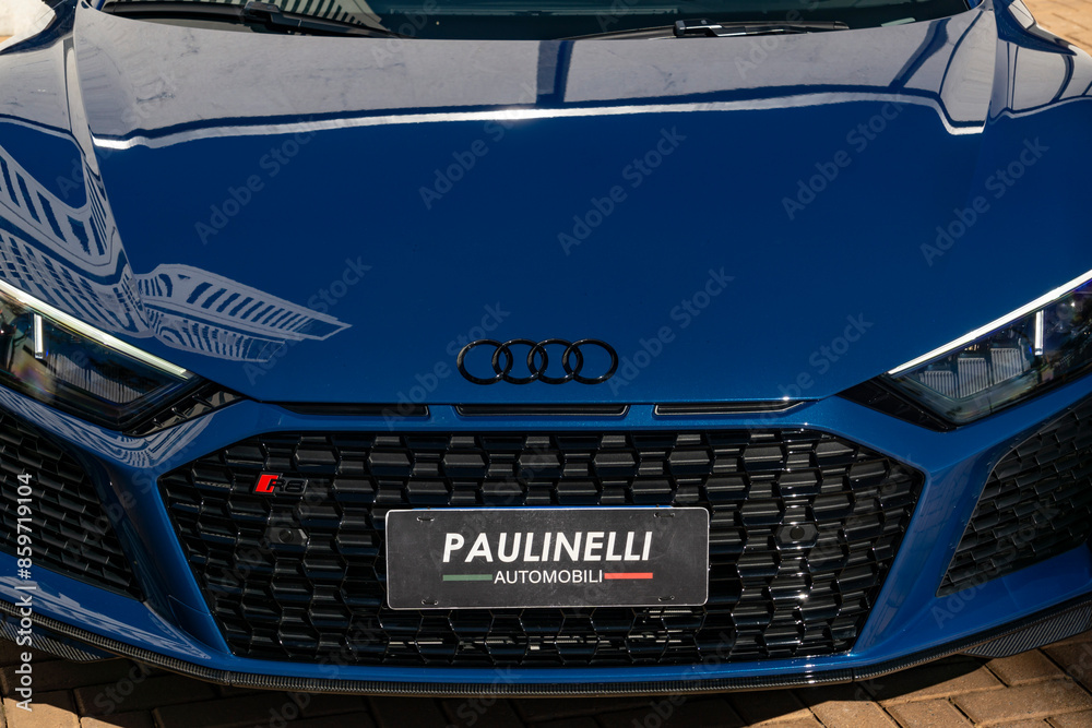 Foto de Blue Audi R8 front end detail, Super car front end top down ...