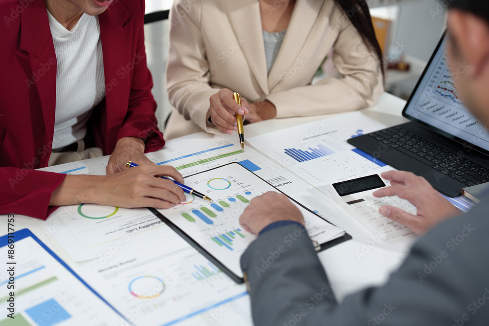 Asian business people team analyzing and brainstorming using ...