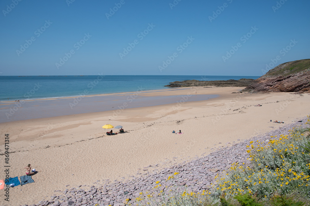 Joli paysage de la côte bretonne depuis le sentier de randonnée GR34 du ...