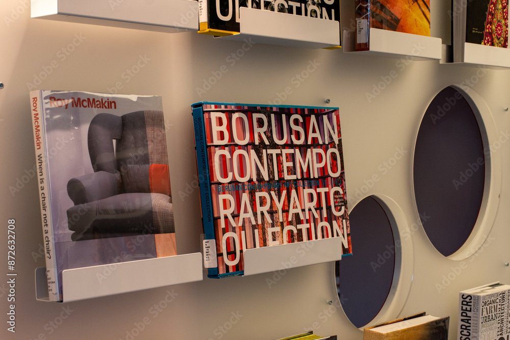 Close-up Jennifer Blessing, Kathleen Forde, and Rainer Fuchs's Borusan ...