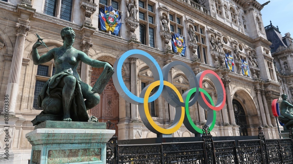 Foto de Anneaux olympiques, logo symbole des Jeux olympiques, devant la ...