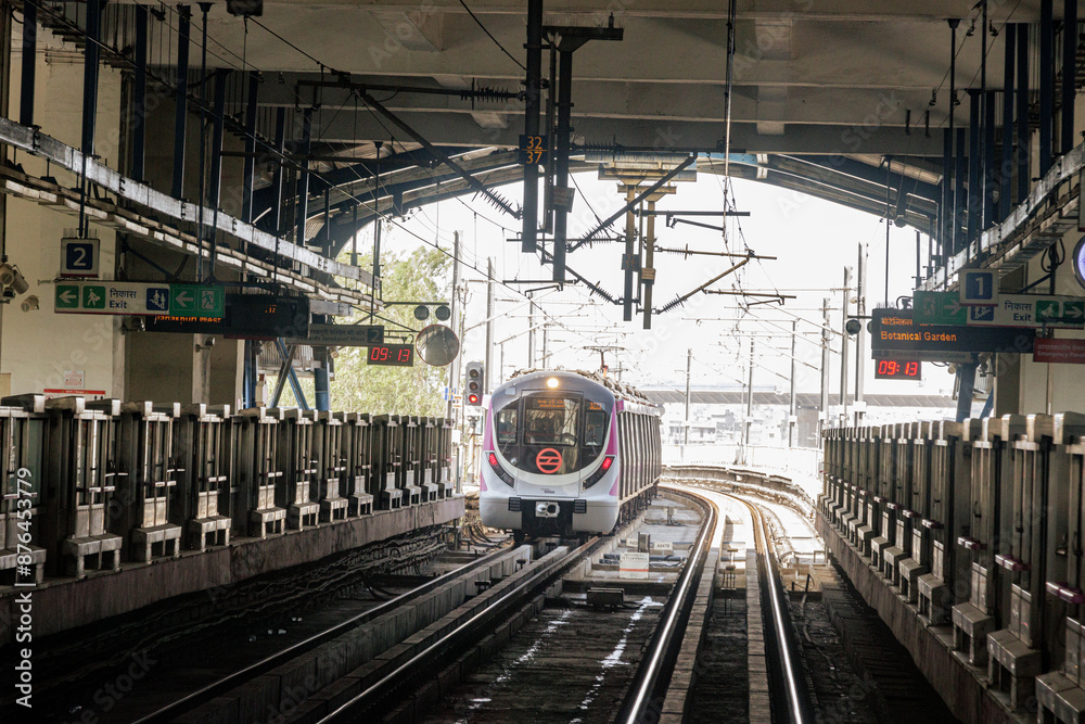 Delhi metro and the metro station. Metro rail in delhi. Dmrc metro ...
