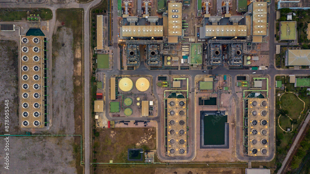 Foto de Aerial view power plant station thermal power plant at night ...