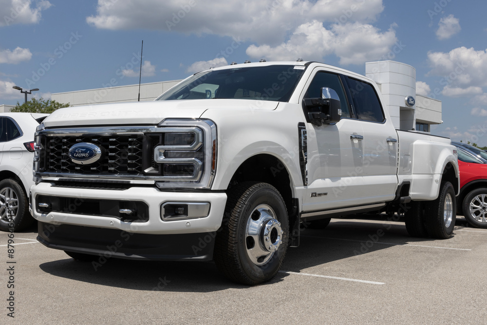 Foto de Ford F-350 DRW 4X4 Crew Cab Super Duty display. Ford offers the ...