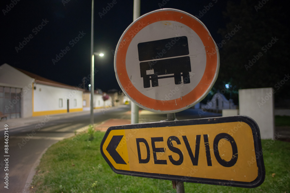 Traffic signs prohibited to heavy vehicles with yellow detour indicator ... Traffic signs prohibited to heavy vehicles with yellow detour indicator ...