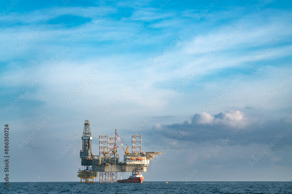 Offshore oil and gas wellhead remote platform which produced raw ...