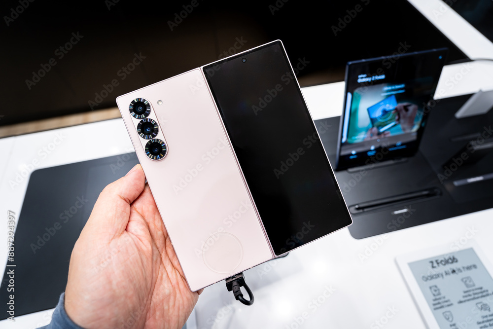 Samsung launch The New Samsung Galaxy Z Fold6, demo display launch at ...