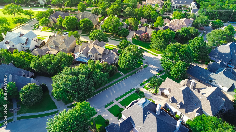 Cul-de-sac dead-end street in wealthy suburban neighborhood with large ...