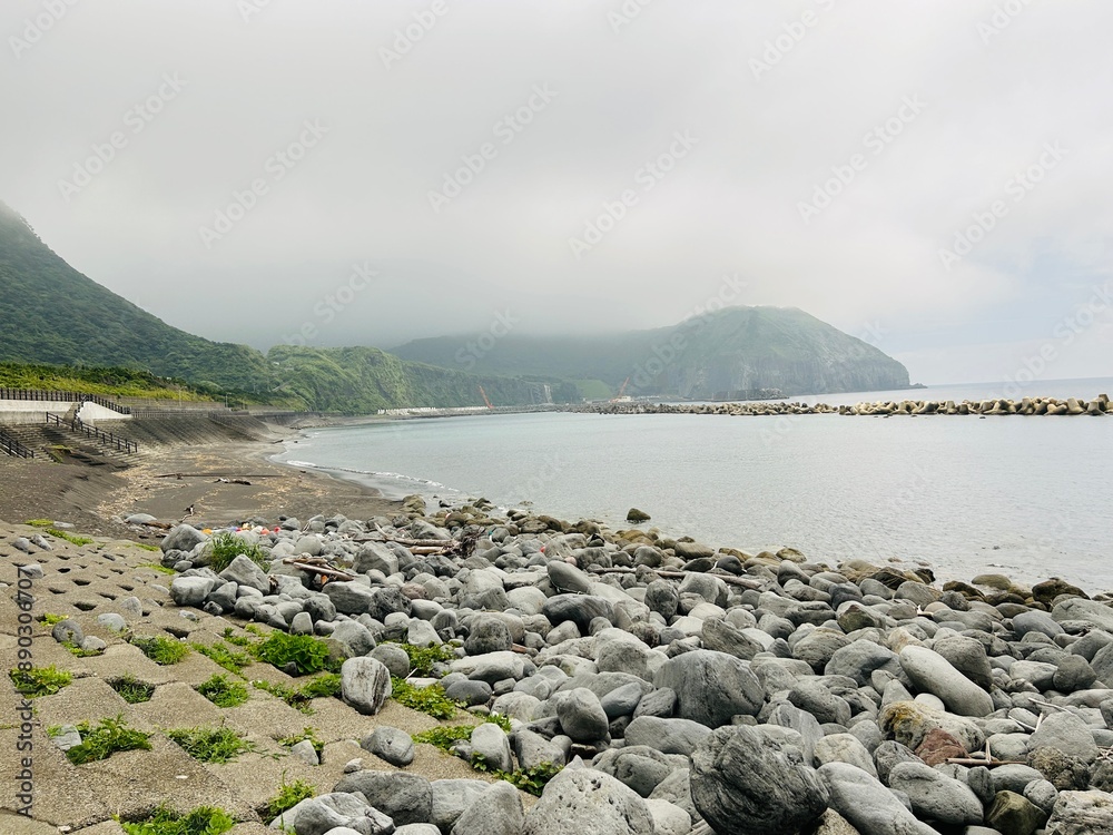 Long sandy beaches, towering white cliffs and plenty of waves, Niijima ...