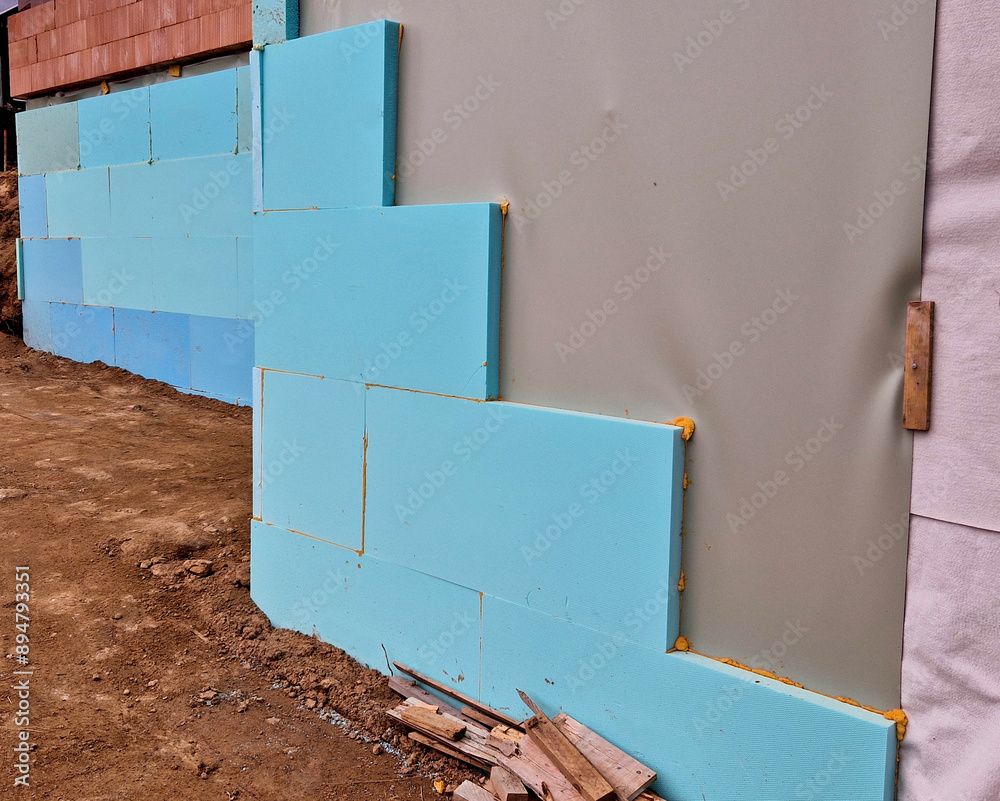 thermal insulation with polystyrene plates around the perimeter of the ...