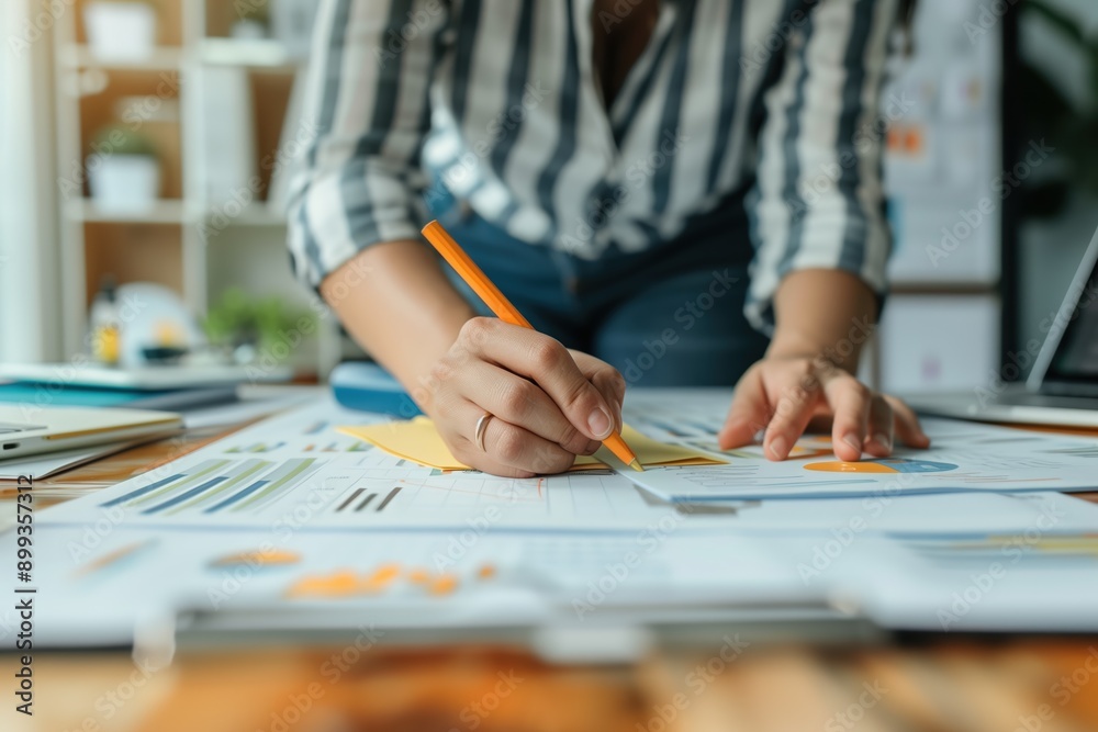 Content Marketing: Graphic designer creating visually compelling ...