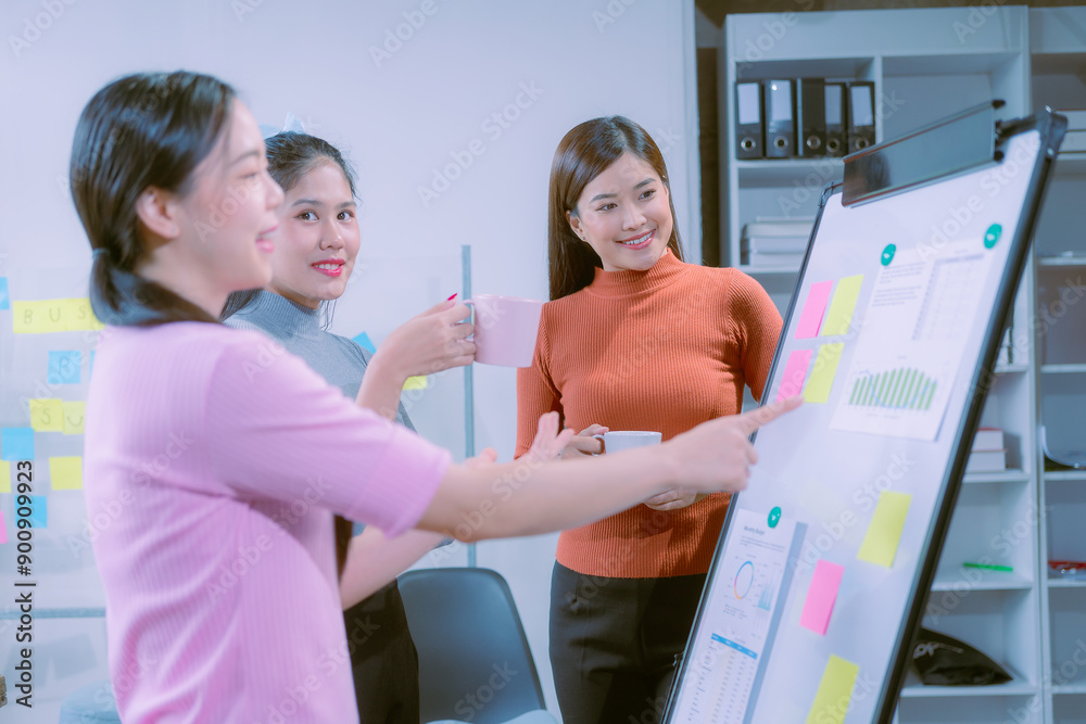 Brainstorming of a team of young Asian women, Asian creative teamwork ...