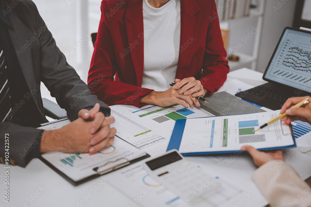 Asian business people team analyzing and brainstorming using ...