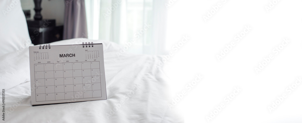 Calendar desk placed on bed. Desktop Calender for Planner to plan ...