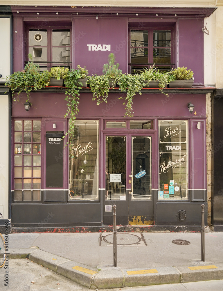 Paris France 07 07 2024 :beautiful and typical parisian storefront ...