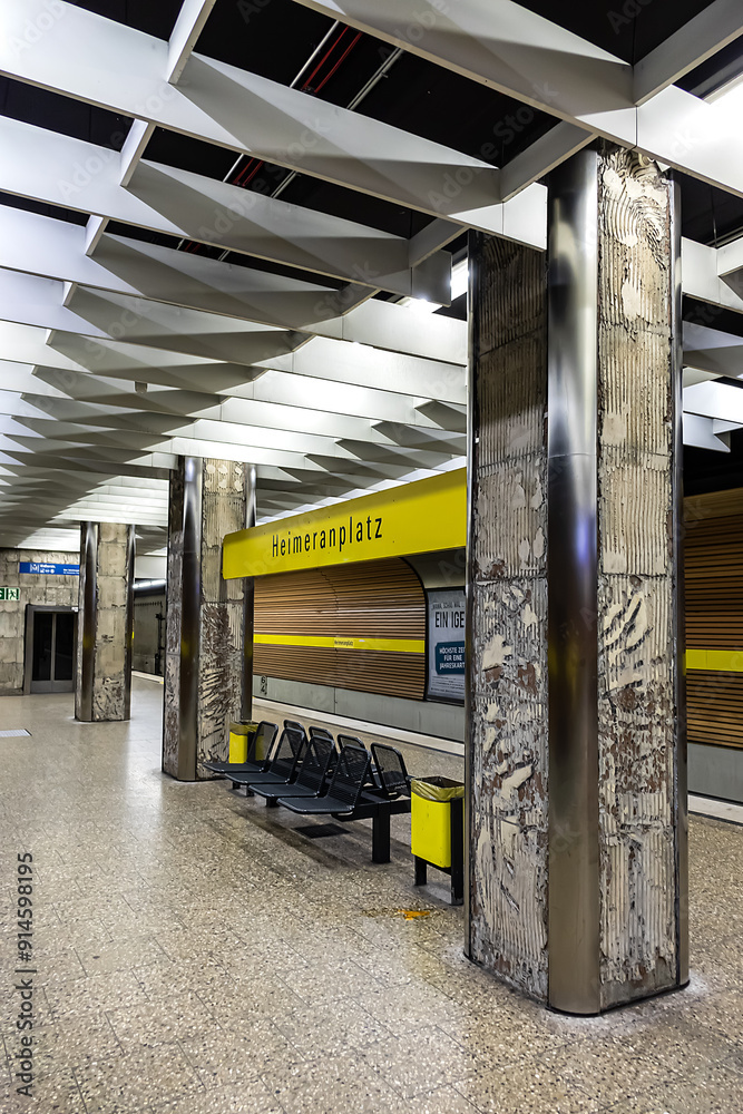 Interior of subway station Heimeranplatz - U-Bahn station in Munich on ...