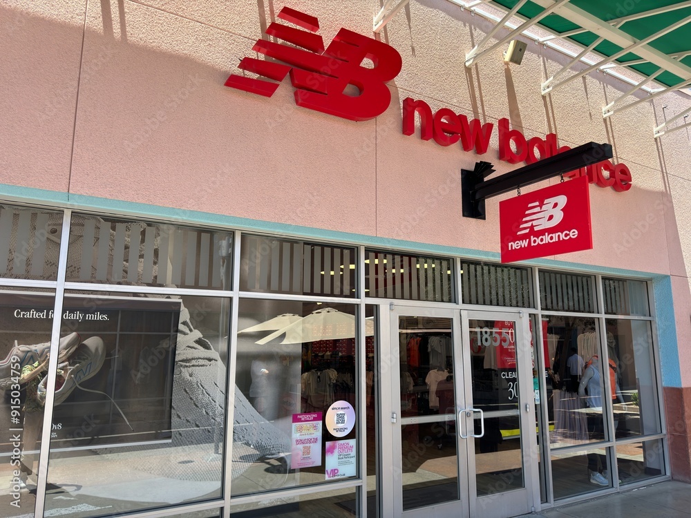 Foto de Las Vegas,Nevada,USA-June 17th 2024: New Balance store in Las ...