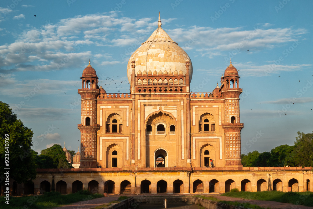 Foto de Sander jung (jang) Tomb in Delhi, India. The tomb is a ...