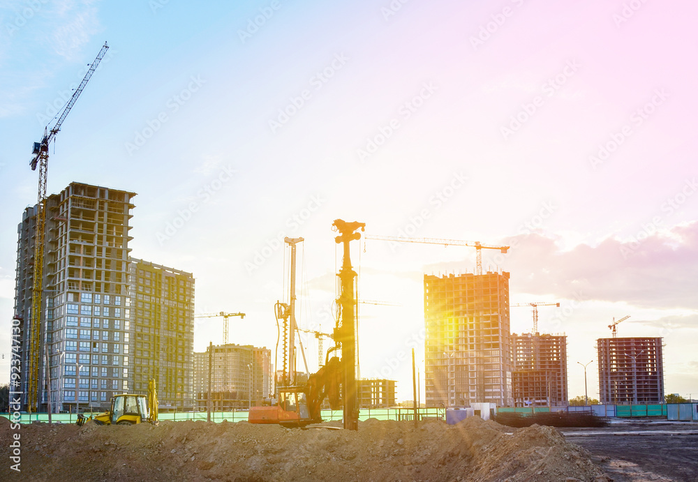 Vibrating hydraulic hammer. Hydraulically driven free-fall hammer ...