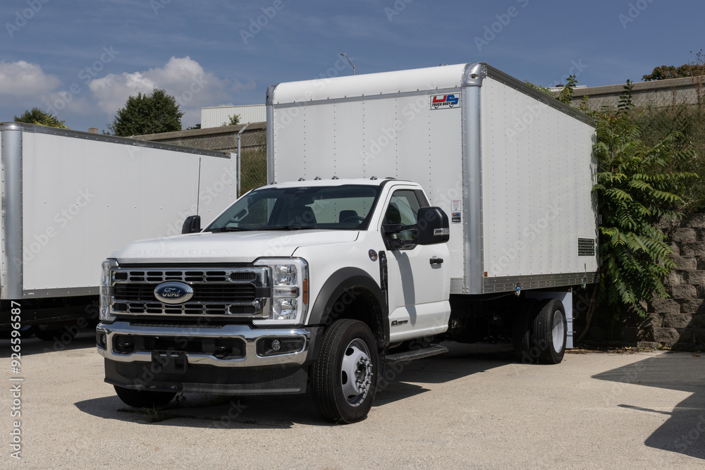 Ford F-550 Box Truck with US Truck Body display. Ford offers the F550 ...