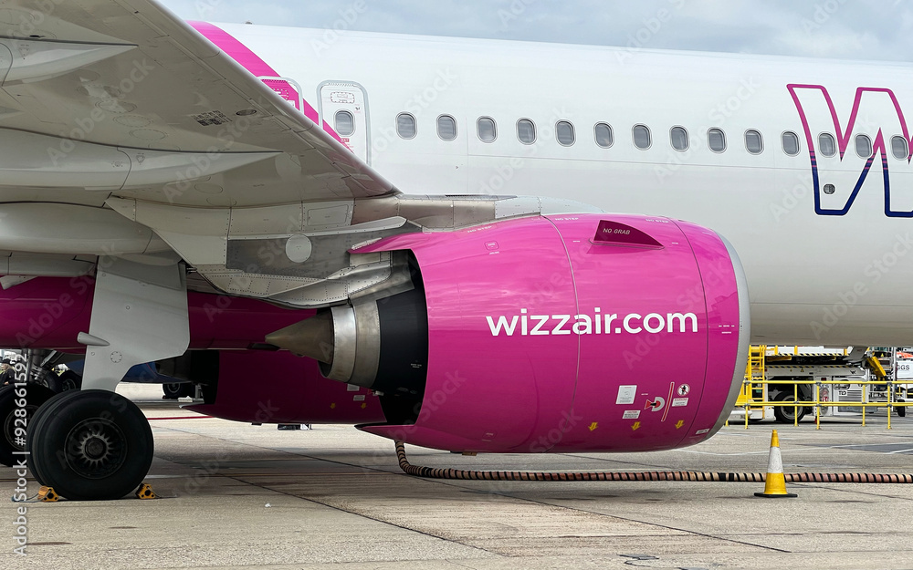 Pratt & Whitney PW1000 GTF Airbus A321 NEO Jet Engine Wizzair Stock ...