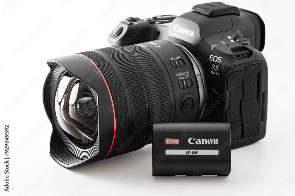 Canon EOS R5 Mark II photocamera and Canon LP-E6P Li-Ion Battery Stock ...