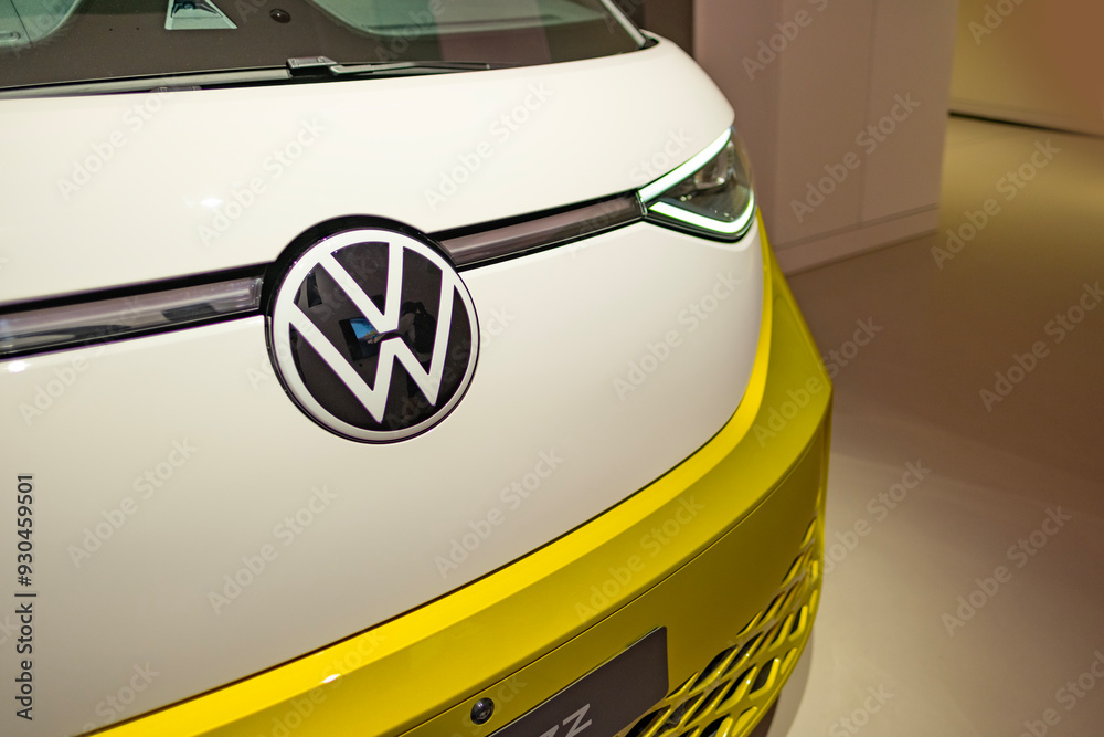 classic electric bus Volkswagen ID Buzz, Old-school cool meets new ...
