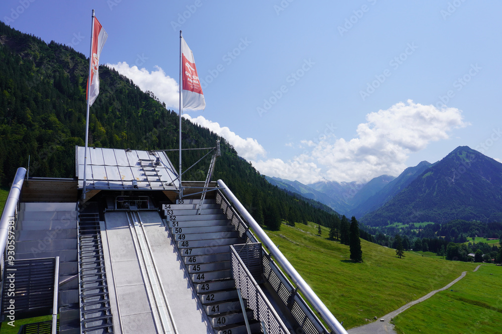 Obere Spitze der Skisprunganlage in der Orlen Arena in Oberstdorf im ...