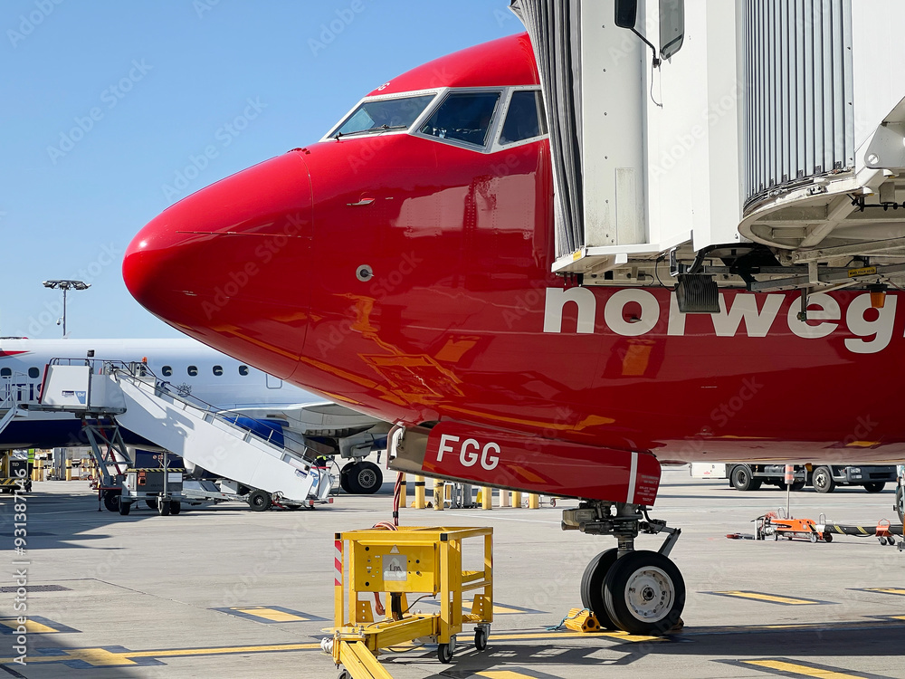 Boeing 737 MAX 8 With Passenger Boarding Bridge Jetty Attached Stock ...