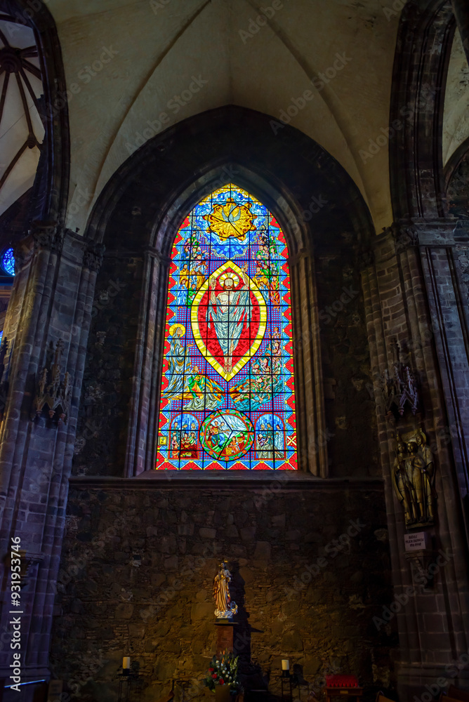vitral, arte en vitral, iglesia catolica, cristaleria, piedra tallada ...