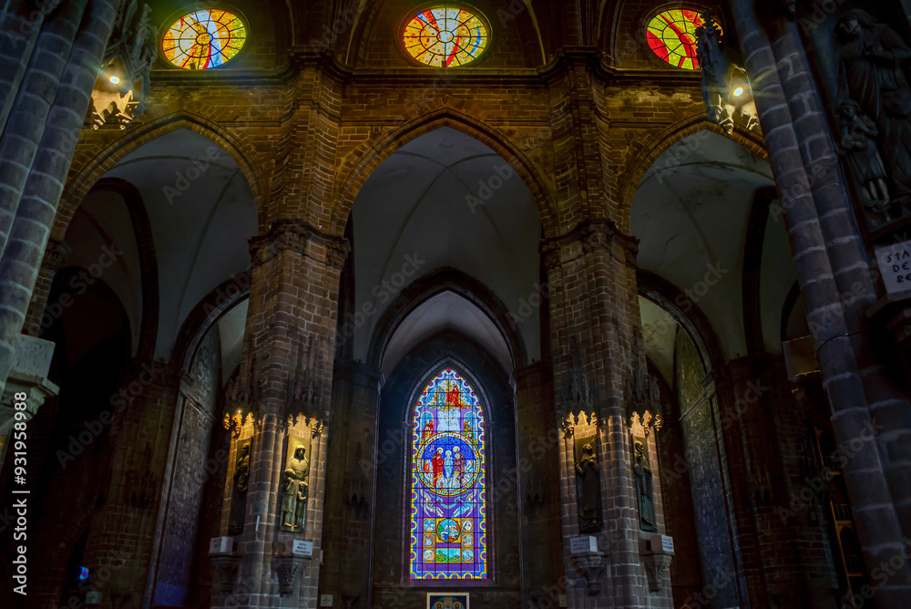 vitral, arte en vitral, iglesia catolica, cristaleria, piedra tallada ...