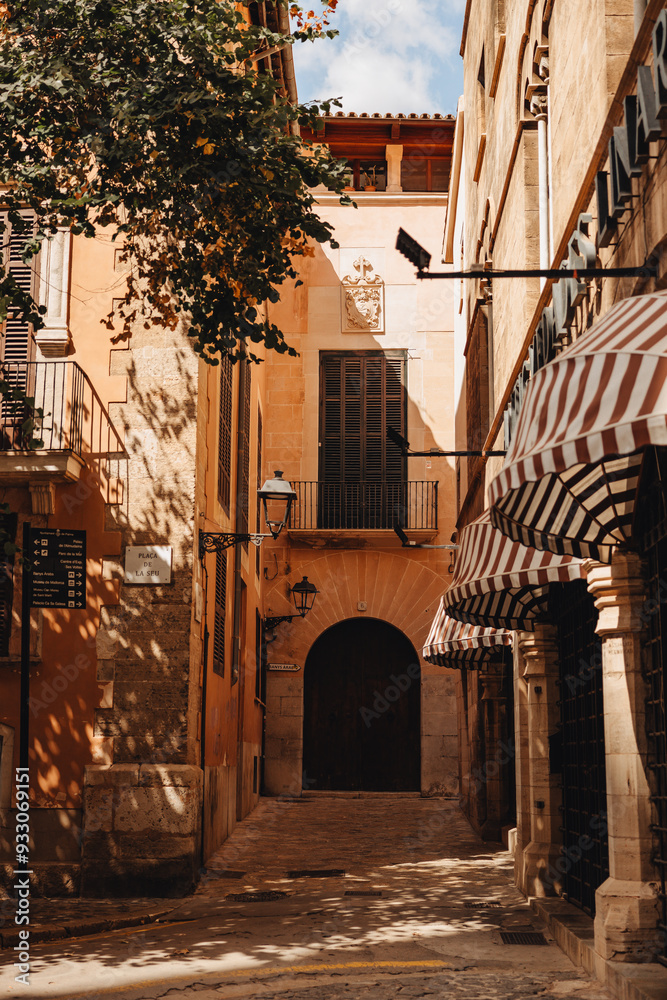 Photos show the beautiful streets and buildings of Palma, Mallorca ...