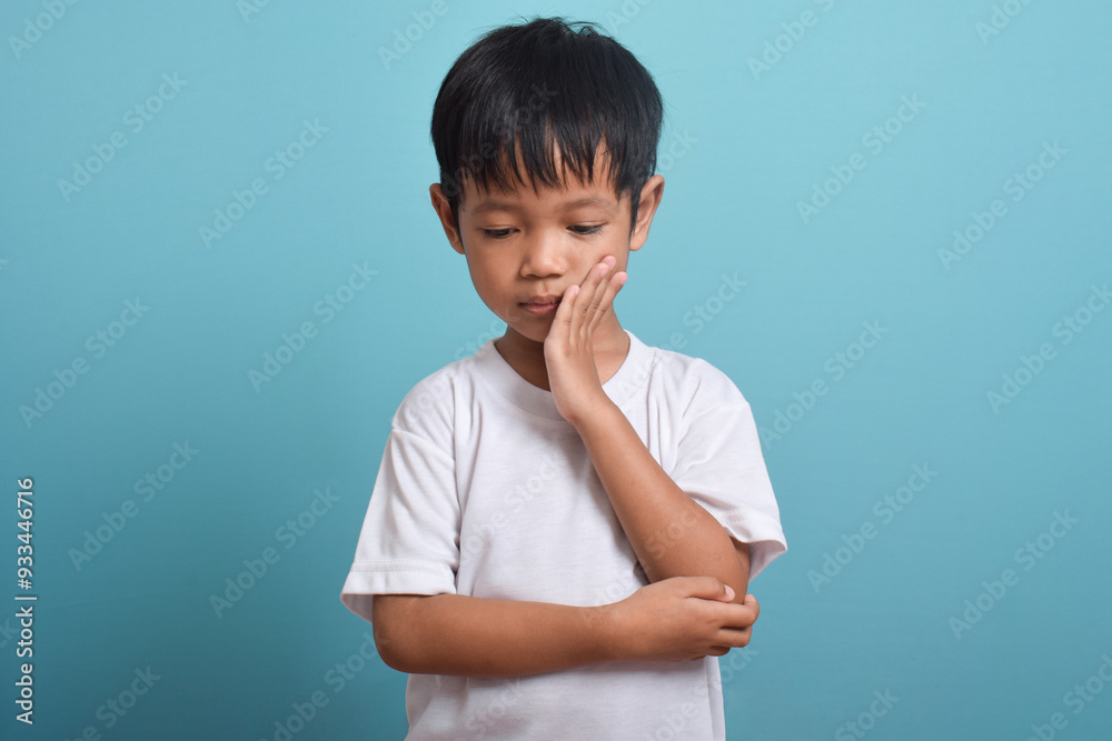 Little Asian boy suffering from toothache. toothache emotions large ...