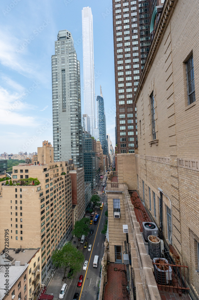 This striking New York City photo captures the contrast between ...
