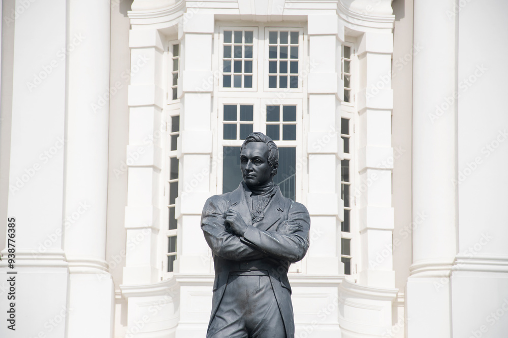 Bronze statue of Stamford Raffles, founder of modern Singapore Stock Photo | Adobe Stock