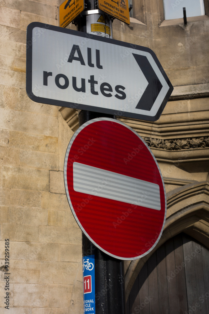 All routes and No Entry sign in Cambridge, England Stock Illustration ...