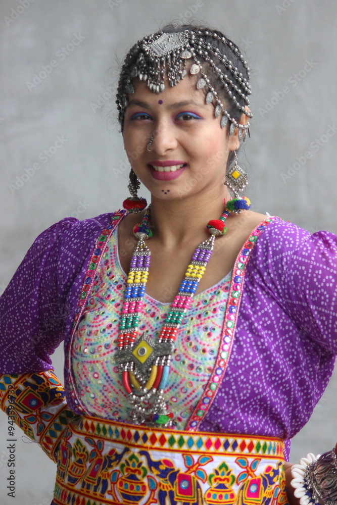 Fotografia do Stock: woman wearing chaniya choli shrug and oxidized ...