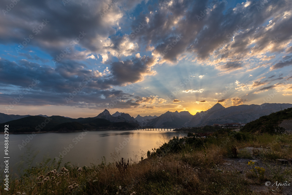 Sunsets, twilights and night skies with the Milky Way in Riaño, Spain ...