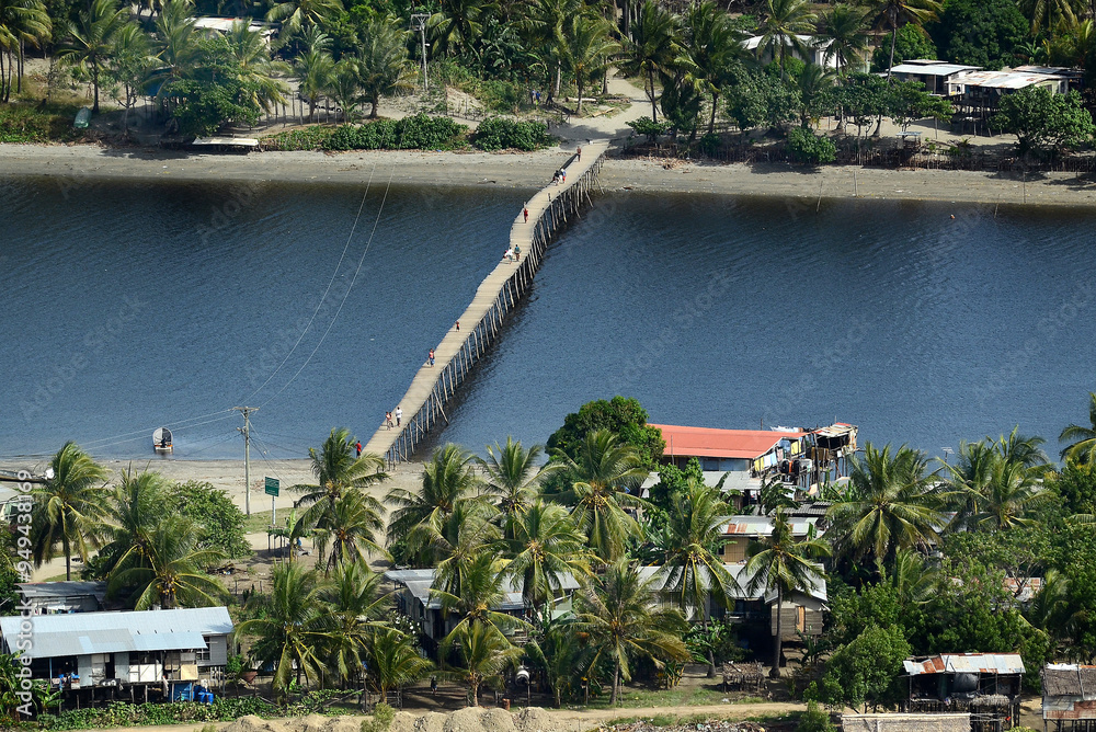 Fotografiet, Poster The bridge built by PNG-LNG workers to support the ...