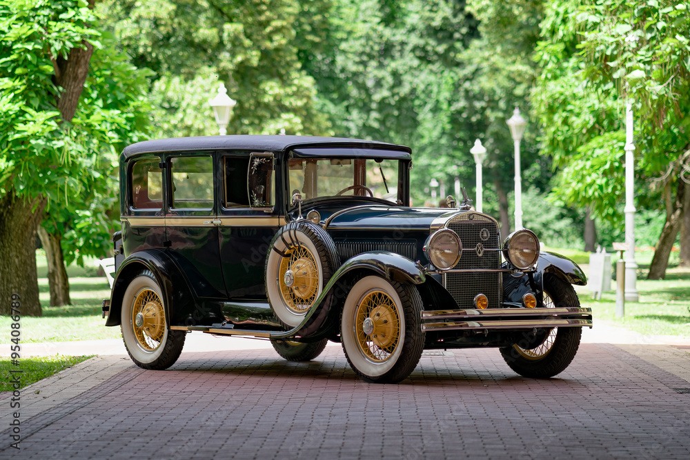 Premier model of Studebaker Corporation from 1928 - President 8 (with ...