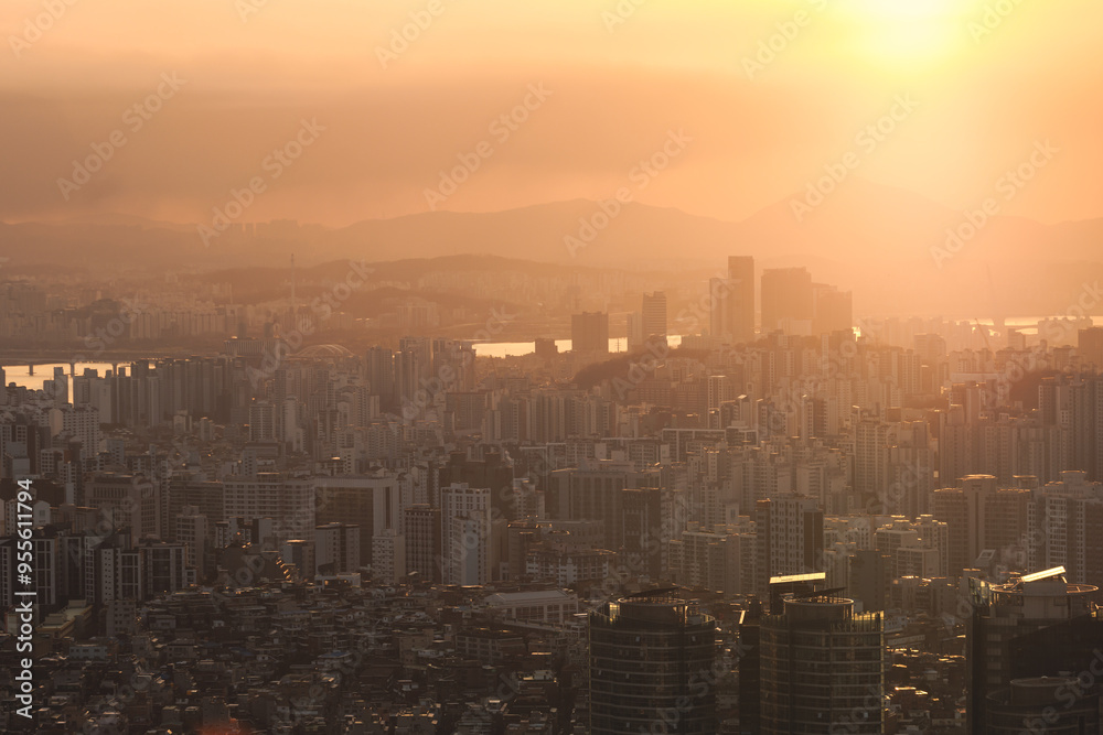 Beautiful vibrant aerial sunset view of Seoul, South Korea skyline ...