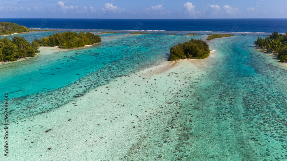 Vibrant azure blue south pacific ocean water. The clear sea reveals ...