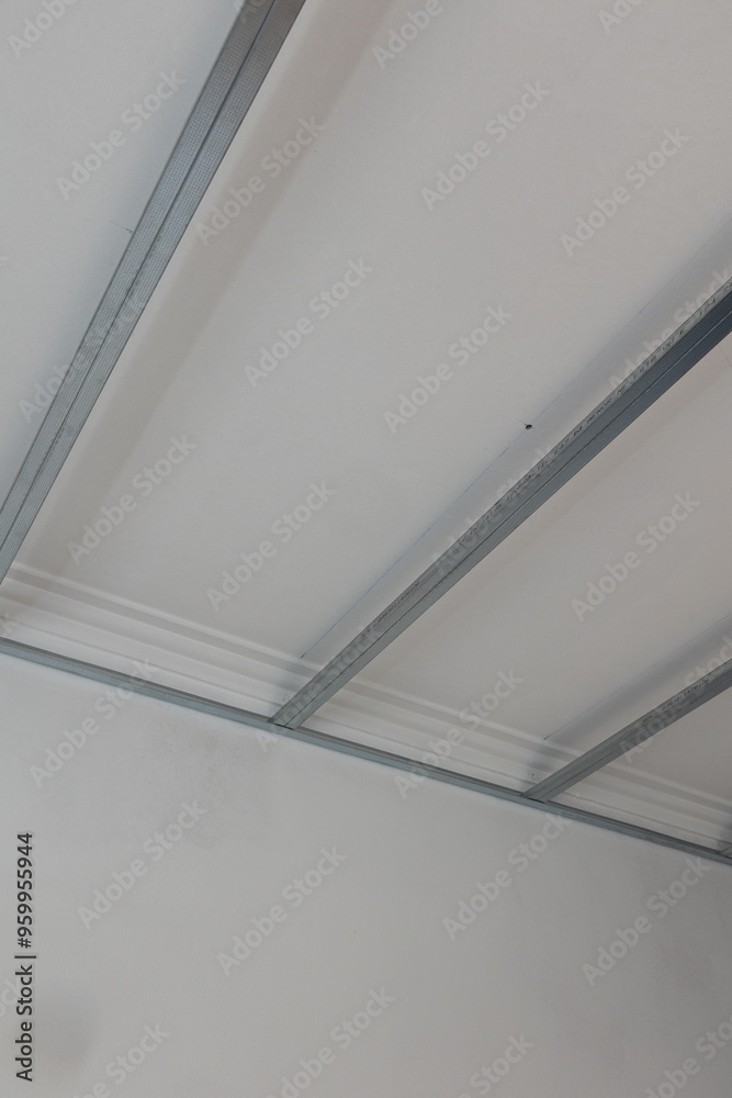 Foto de False ceiling installation in progress with metal framing and ...