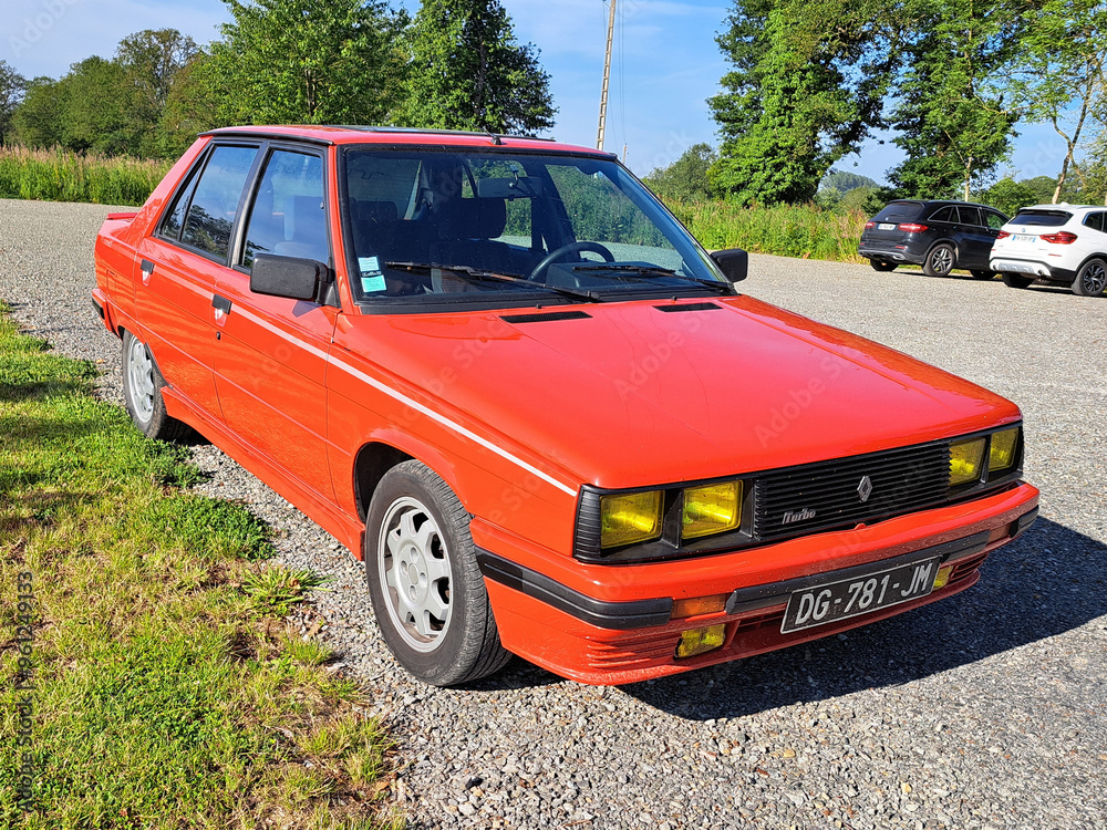 Renault 9 turbo vintage old 80's retro car ancient oldtimer seventies ...