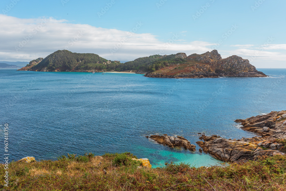 Vista de la Isla de San Martiño tomada desde la Isla Do Faro en el ...