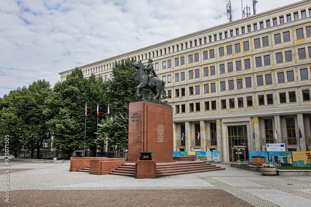 Monument to Marshal Jozef Pilsudski (sculptor Antun Augustincic ...