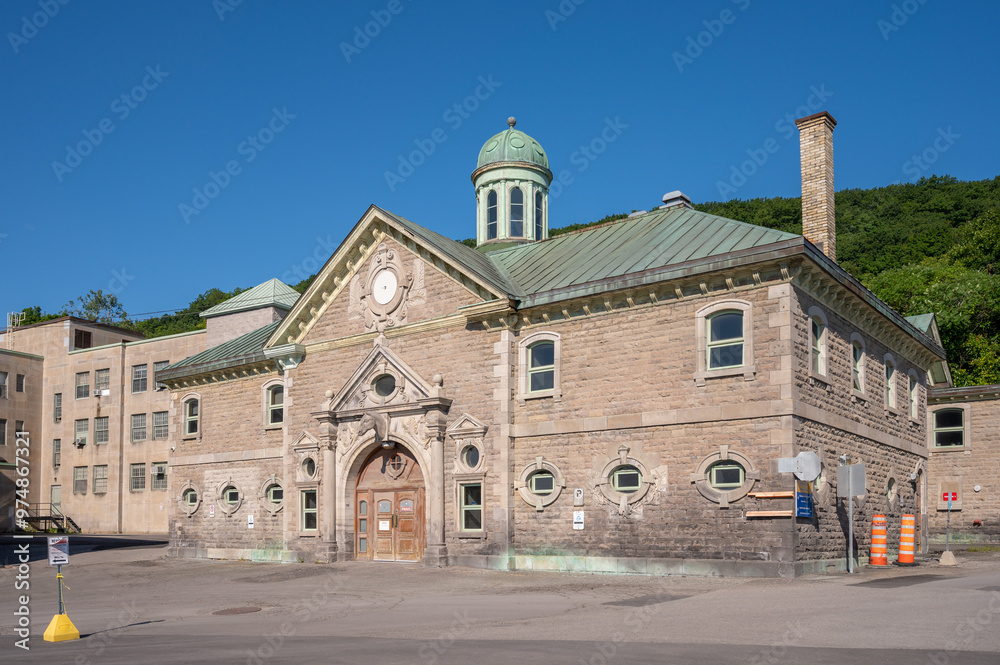 Foto de Montreal, Quebec - July 19, 2024: Old Ravenscrag mansion, now ...