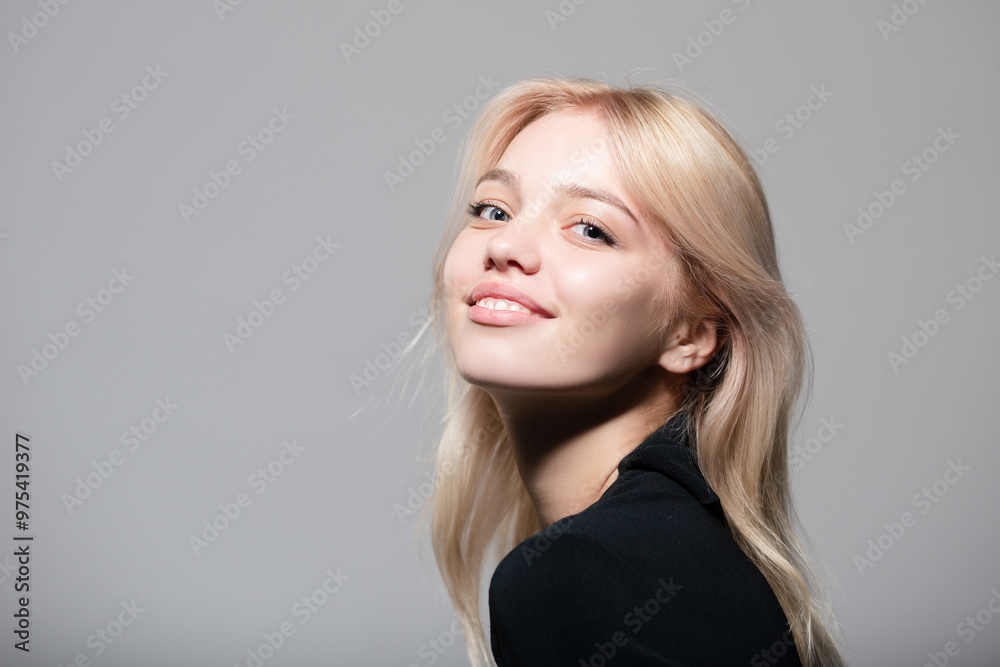 Beautiful woman smiling. Portrait of beautiful young happy smiling ...